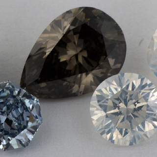 Azra Mehdi Jewelry: Timeless Elegance in Every Piece